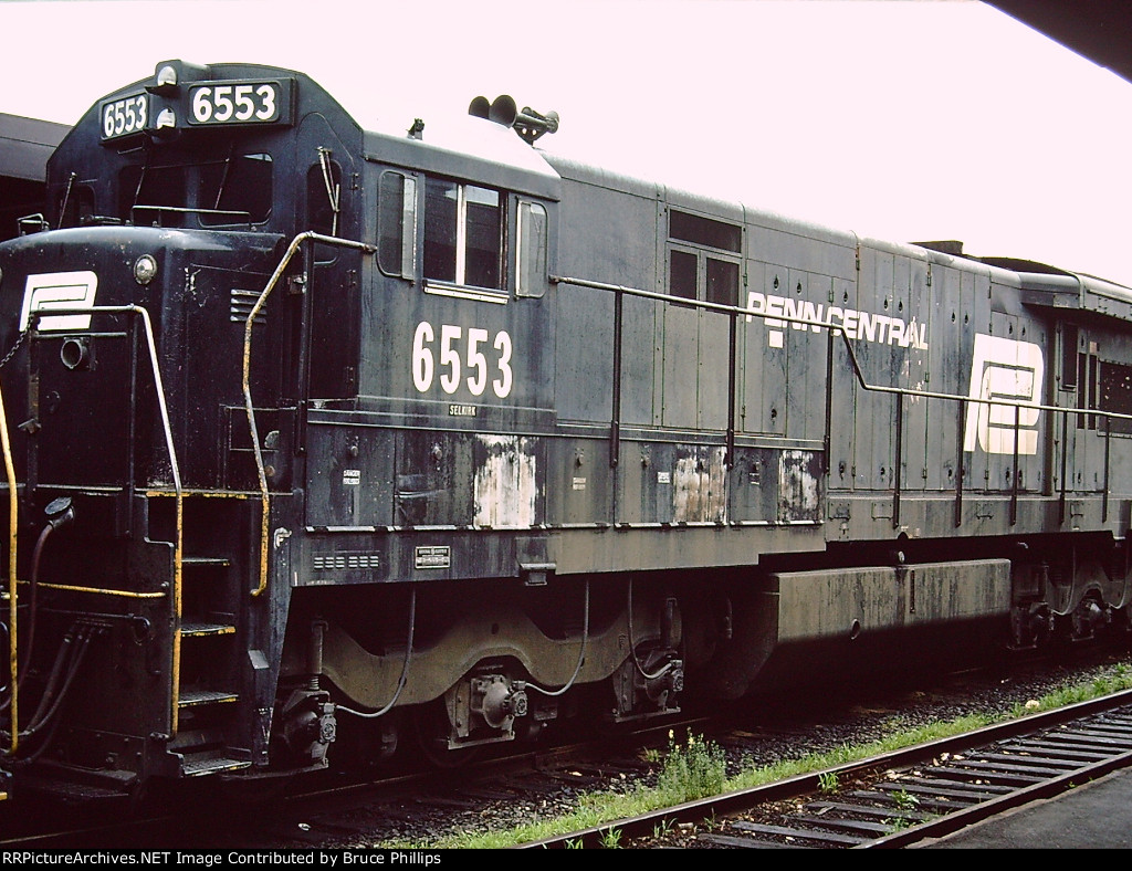Penn Central U33C #6553 in early Conrail consist at Springfield Station